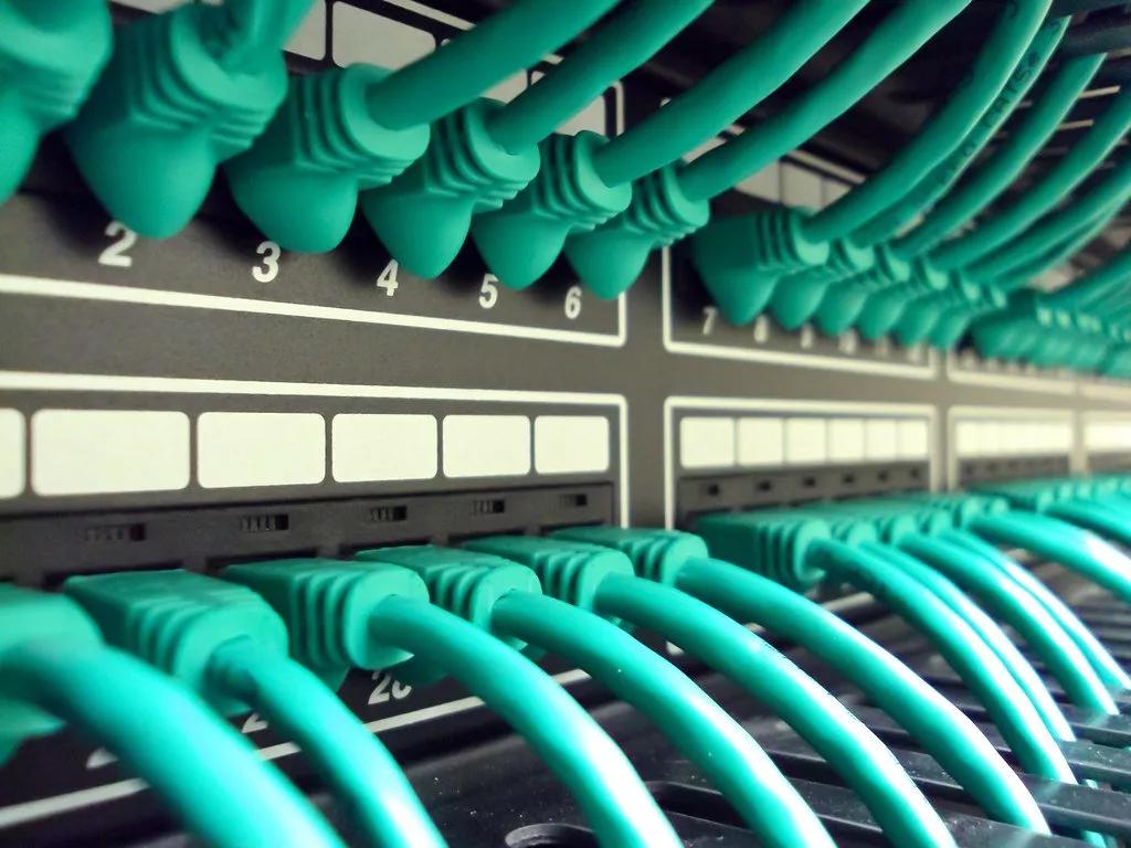 Les 8 Étapes d'Installation de Câblage Informatique et Réseau par AX-IT SARL - ax-it.eu