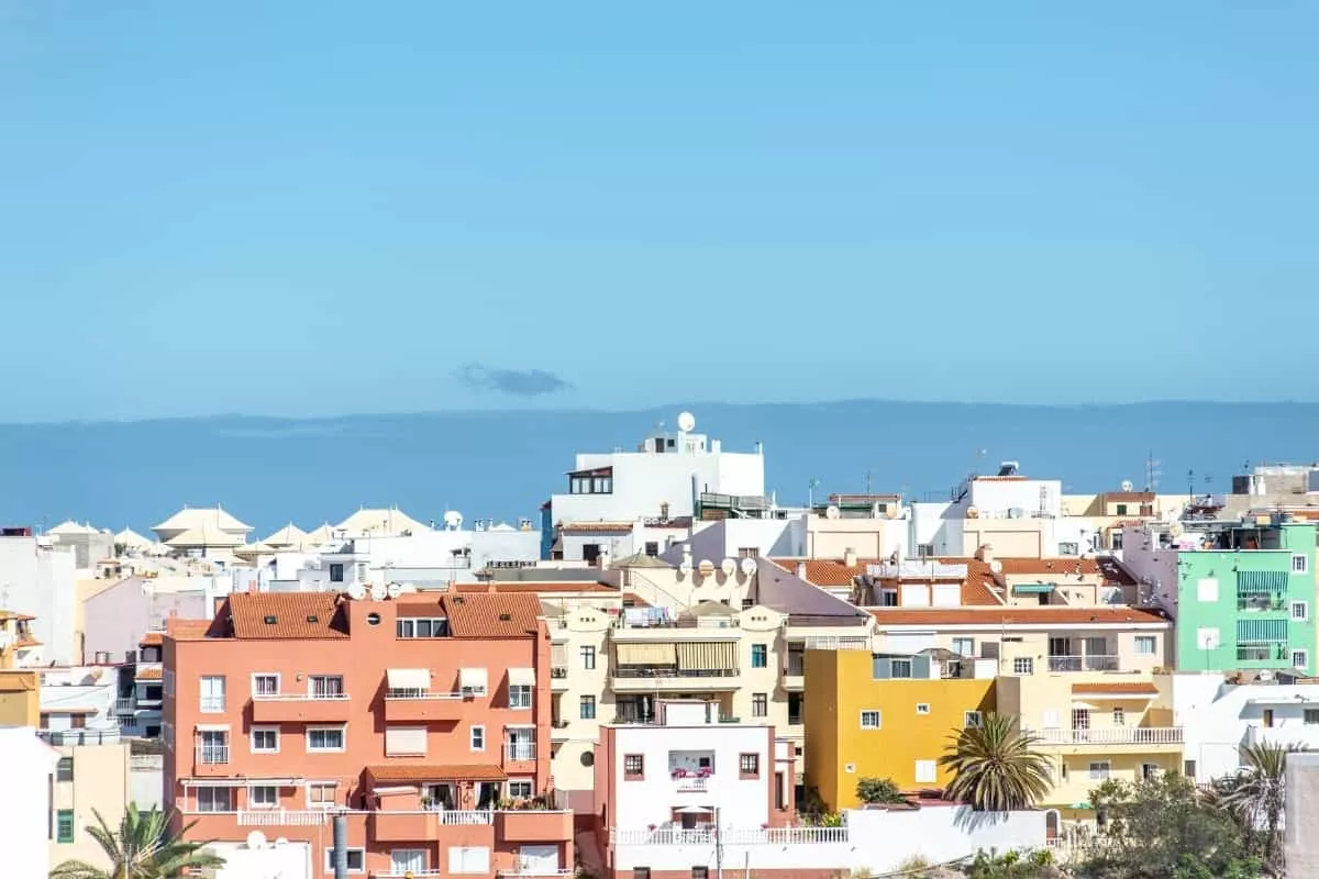 Can a US Citizen Move to Curaçao?