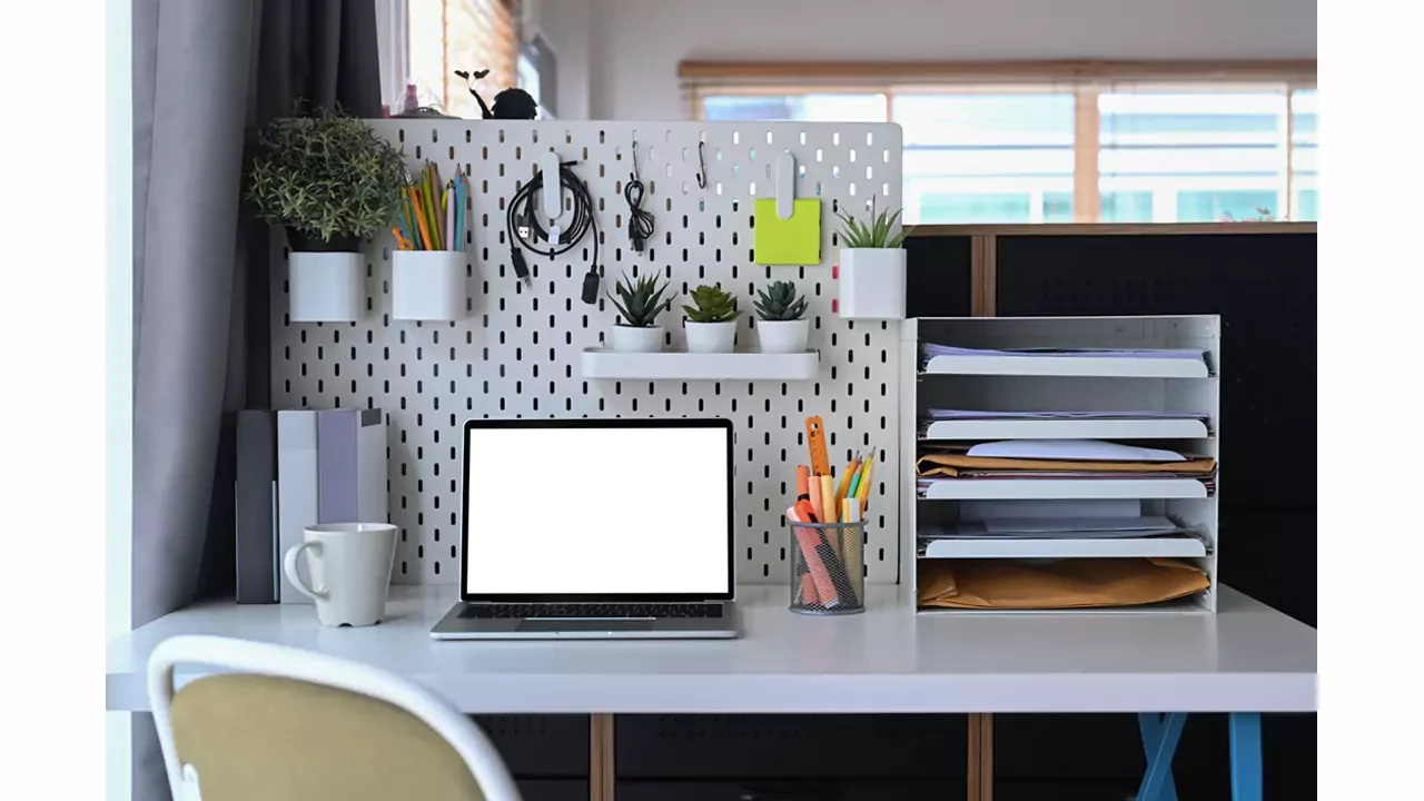 7 Contoh Meja Kerja yang Rapi dan Tips Cara Menatanya