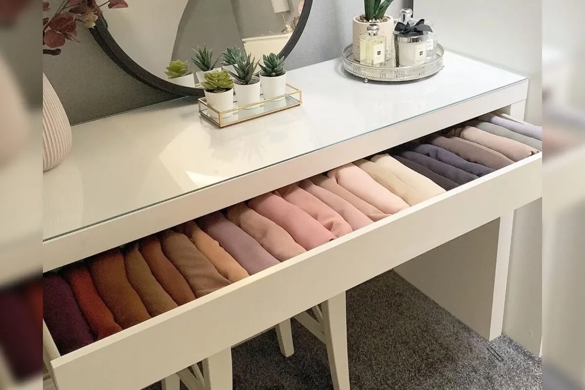 9 Cara Menata Jilbab di Lemari Agar Rapi