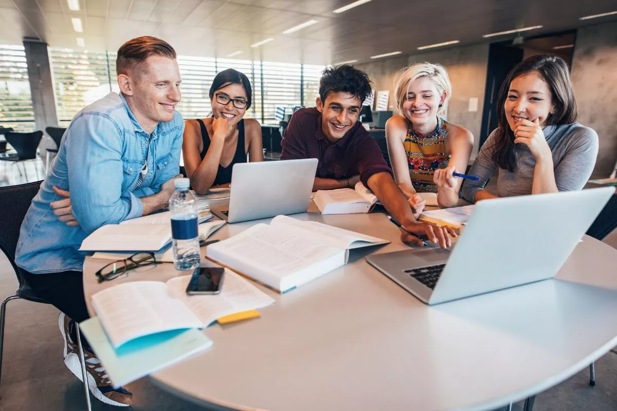 Las carreras del futuro: ¿Dónde estudiar y por qué? - Educación sin ...