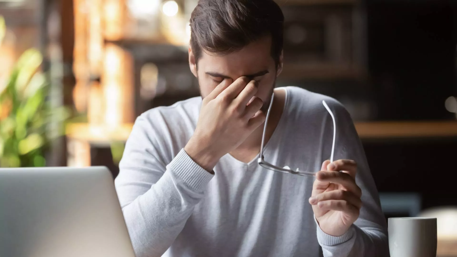 How to Enhance Visual Comfort and Reduce Eye Strain with Office Lighting