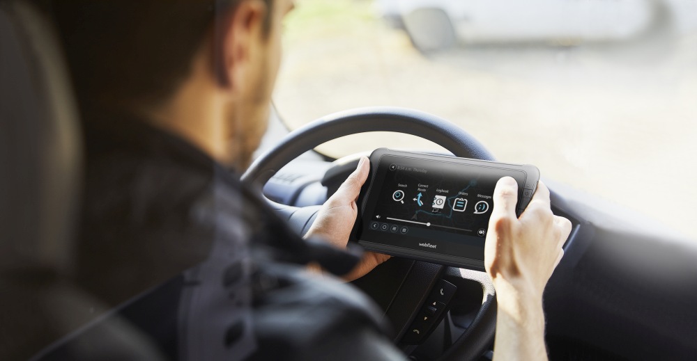 Webfleet Solutions lanza el terminal para conductores PRO 8475