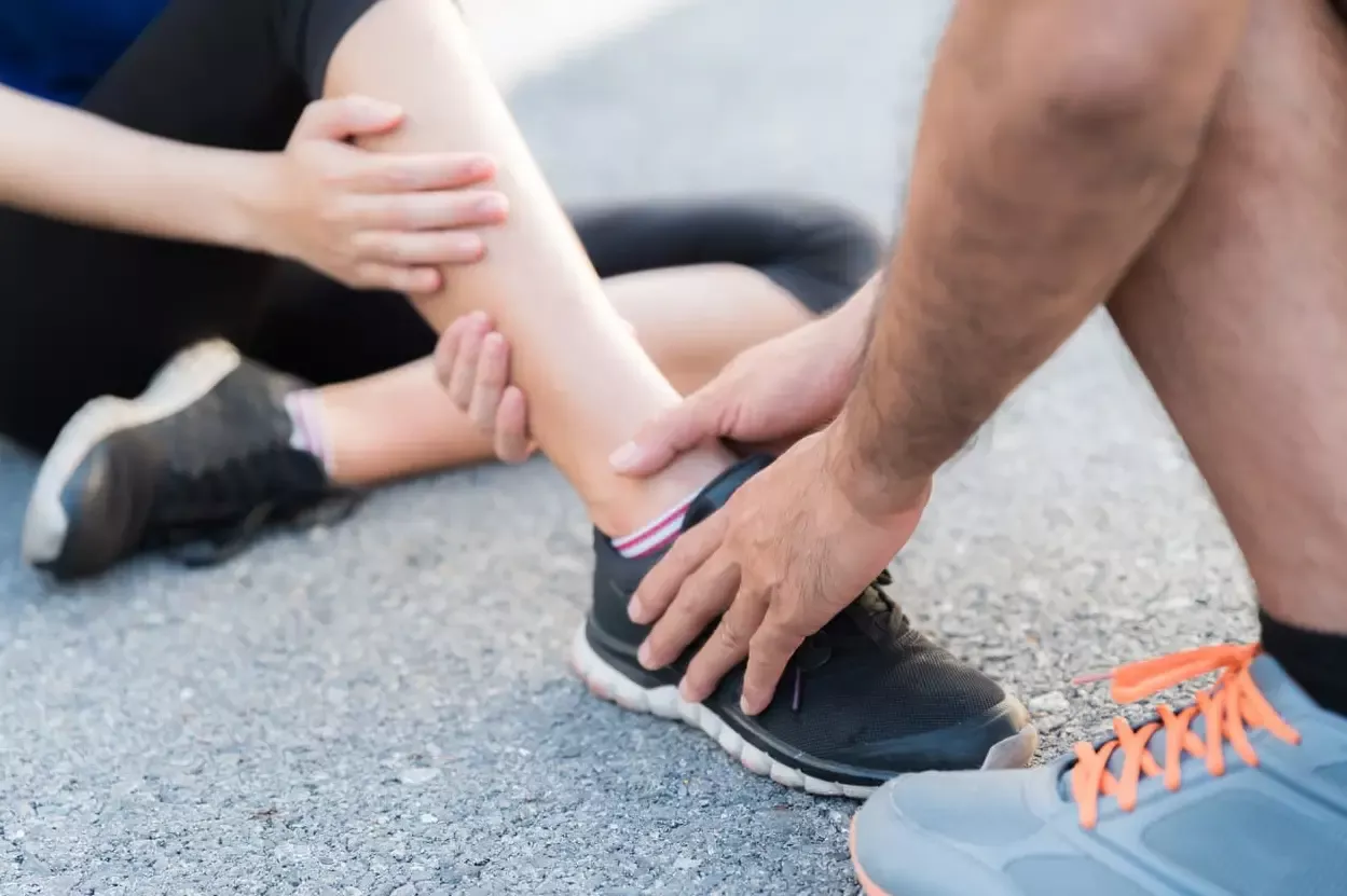 Ciri Ciri Cedera Engkel pada Atlet dan Cara Penanganannya!