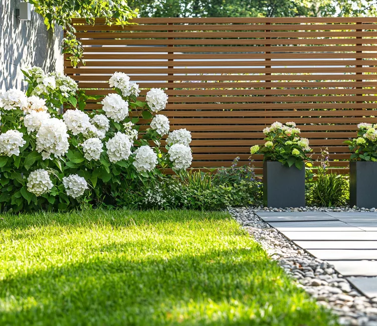 Comment bien intégrer une clôture dans le paysage ? Ne faites plus ...