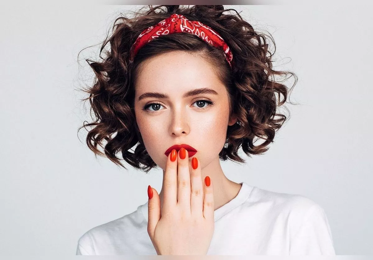 Vernis semi permanent : définition, avantages, prix, pose etc.