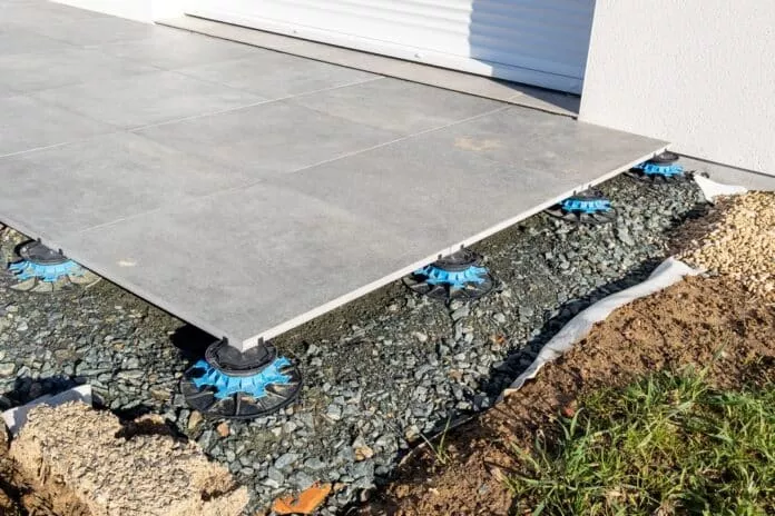 Terrasse sur plot : tous les avantages et inconvénients