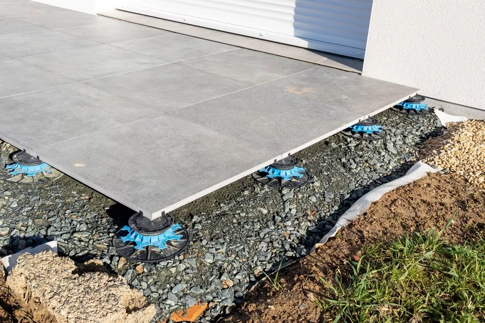 Terrasse sur plot : tous les avantages et inconvénients