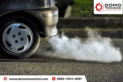 5 Penyebab Mobil Ngebul Tipis, Pengaruh Ke Transmisi? - Domotransmisi.com