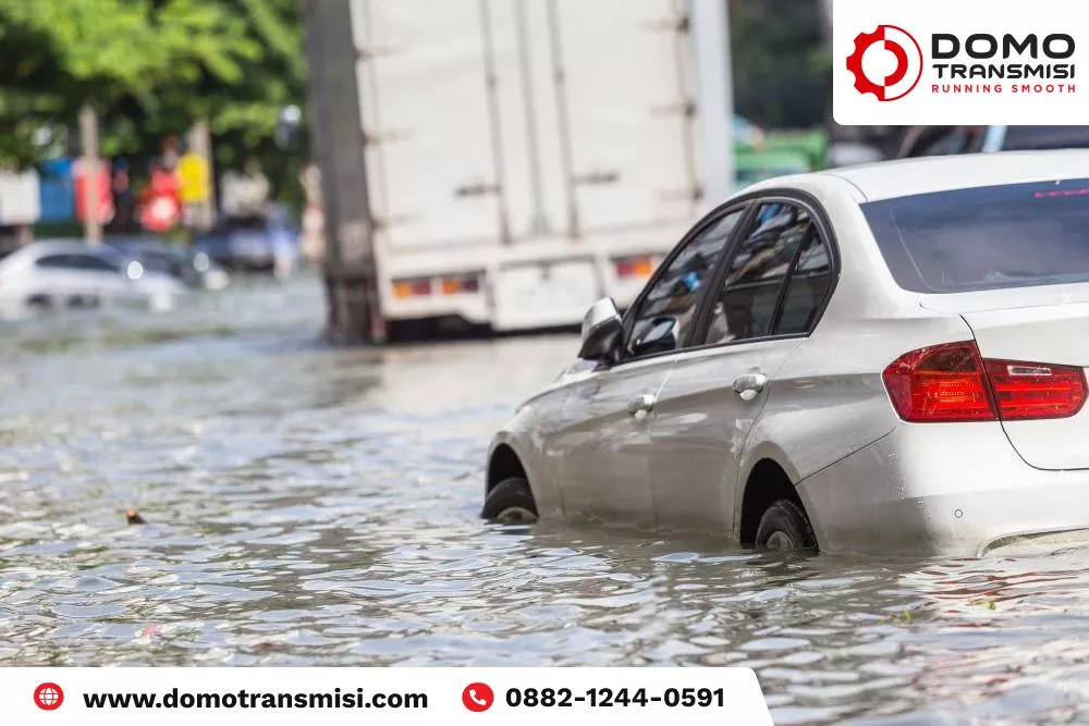 3 Hal Yang Dilakukan Setelah Mobil Matic Terendam Banjir - Domotransmisi.com