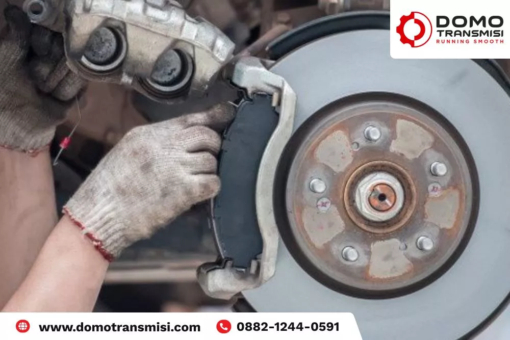 3 Penyebab Rem Mobil Ambles, Ini Cara Mengatasinya - Domotransmisi.com
