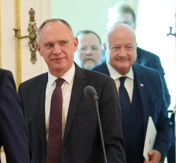 Deutschland schickt Migranten zurück – Österreichs Regierung planlos