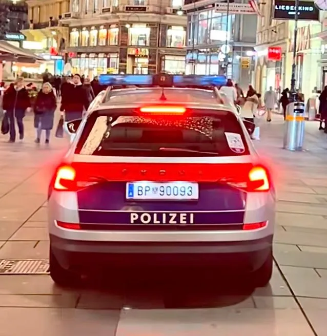 Messerstecherei am Reumannplatz: Drei Syrer verletzt – Fahndung läuft