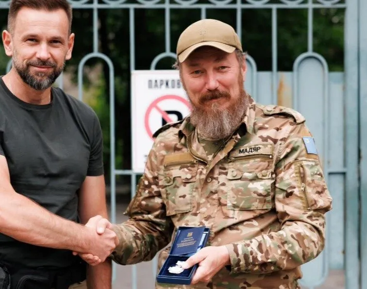 Selenskyj stellt Armeeführung um: Ex-Manager Robert Brovdi neuer ...