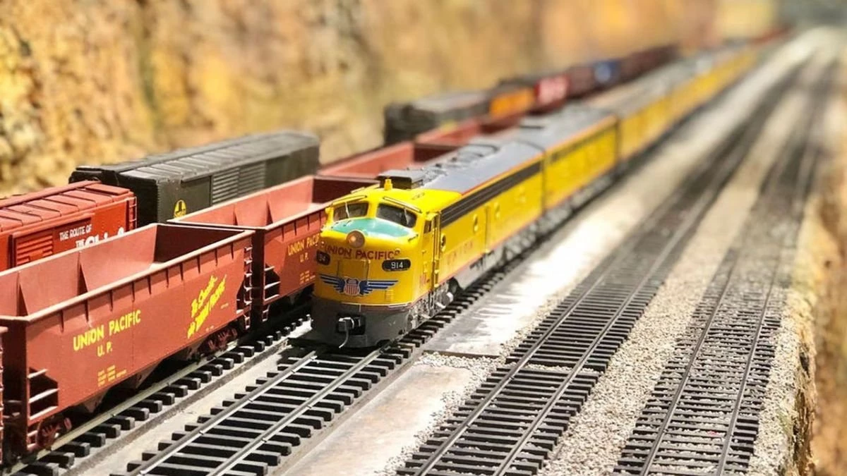 Best Model Trains for Hobbyists: Top Picks in 2023 | Merch Digest