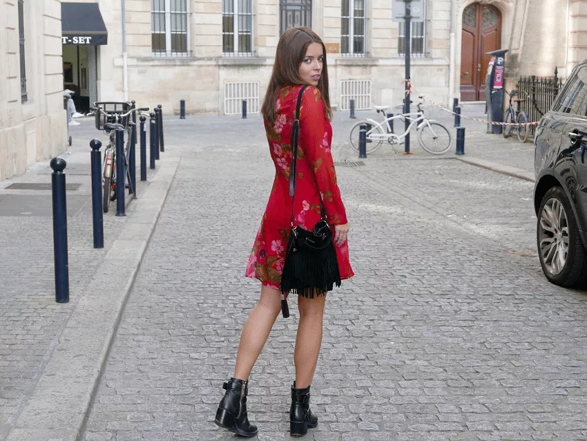 Comment choisir et accessoiriser une robe rouge?