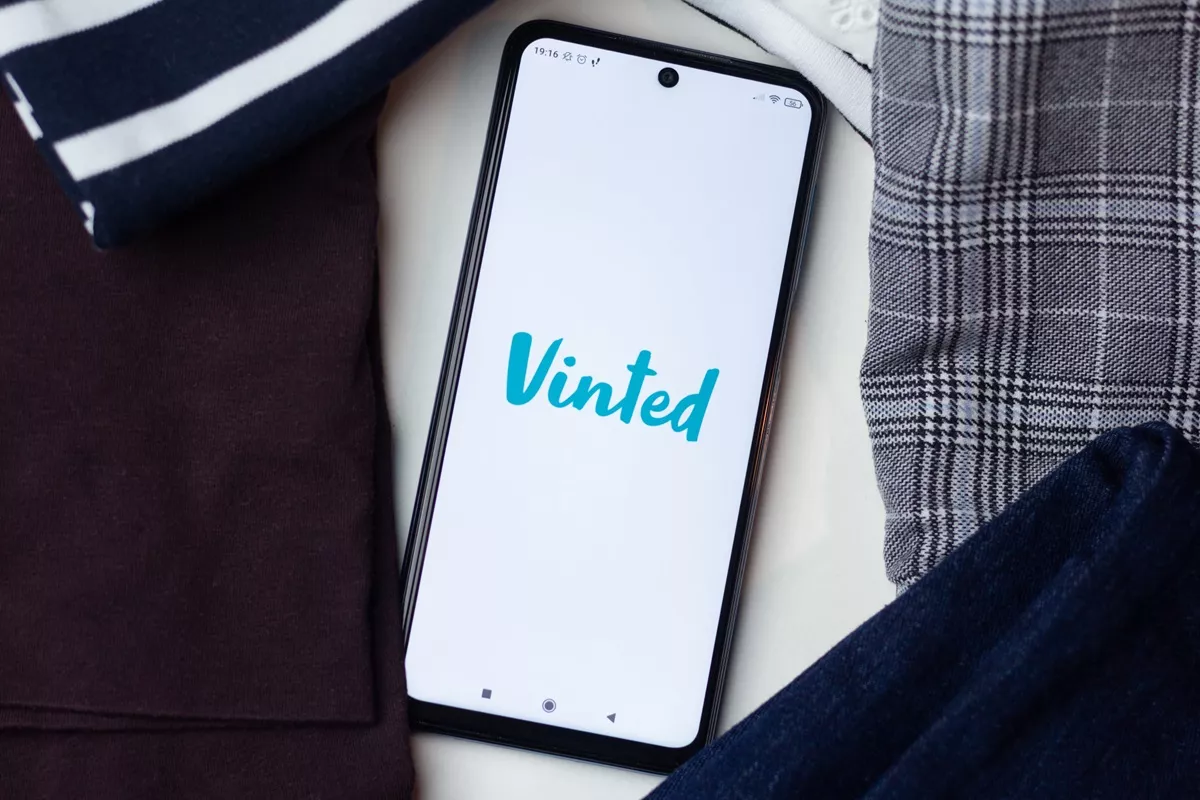 Après Vestiaire Collective, Vinted lance son service de vérification des pièces de luxe