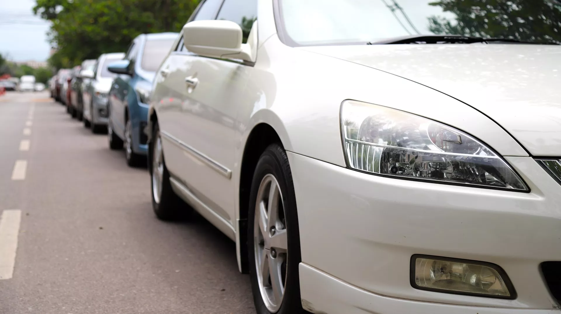 Comment faire un créneau ? Méthodes et astuces - Planète Automobile