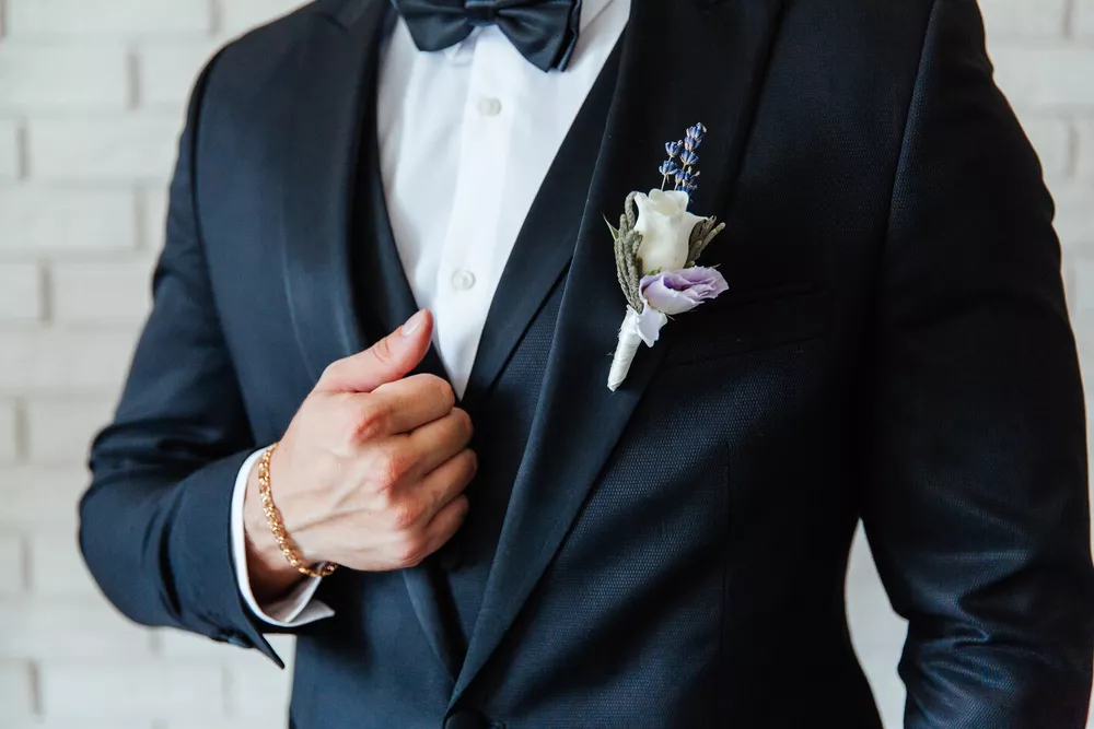 Costume de mariage : quelle différence entre sur-mesure et demi-mesure