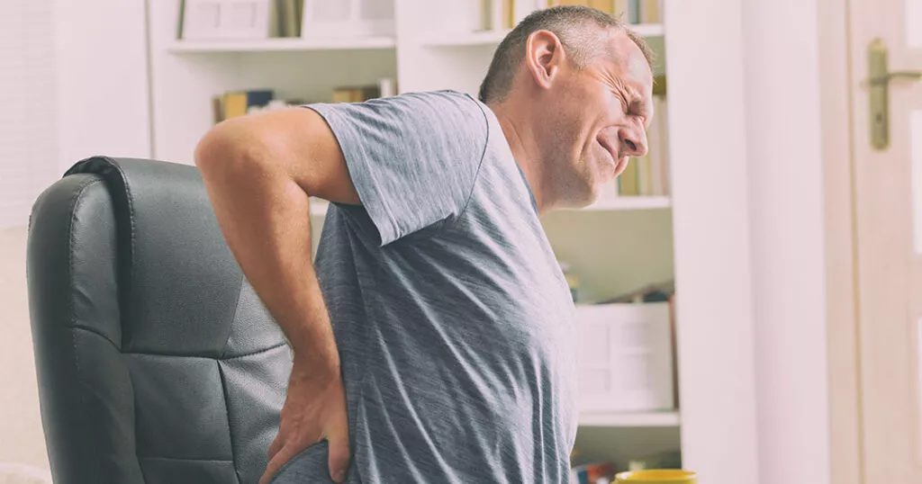 Discopathie protrusive : causes, symptômes et traitement - Vertebre.com