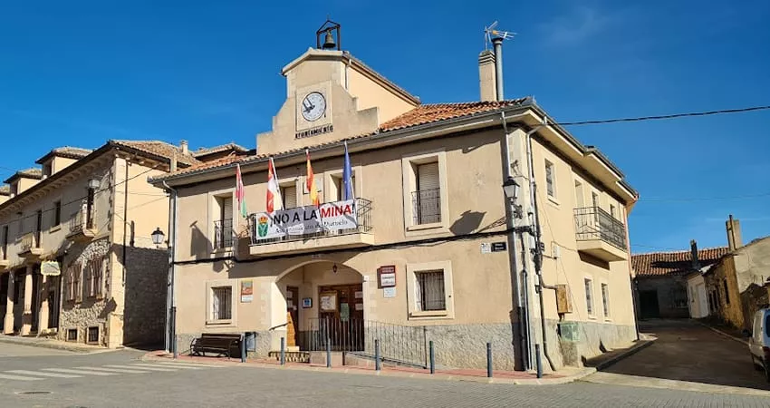 Spanish protests against open pit quartz mine • Water News Europe